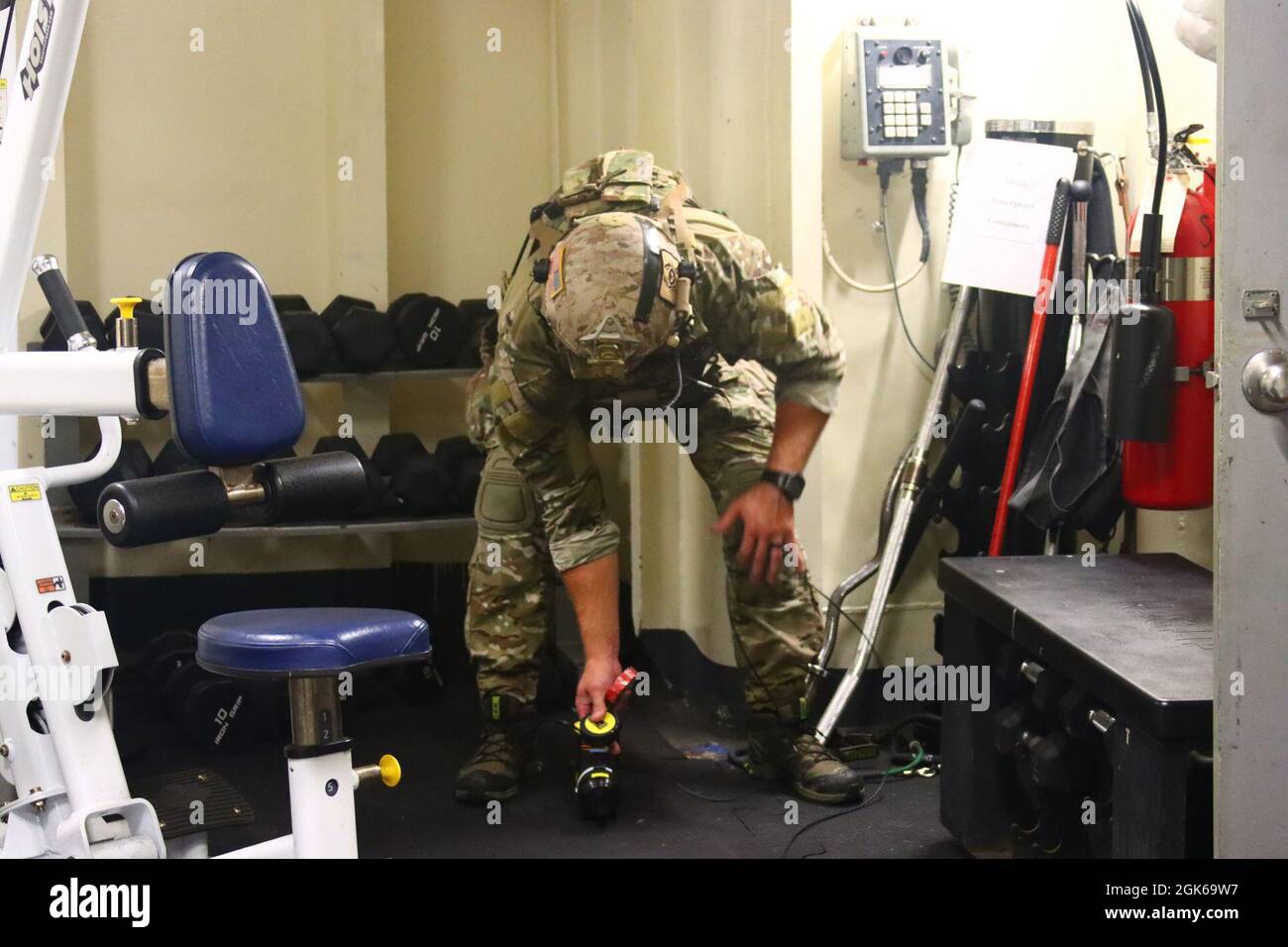 ATLANTIC OCEAN (April 13, 2021) – Explosive ordnance disposal (EOD ...