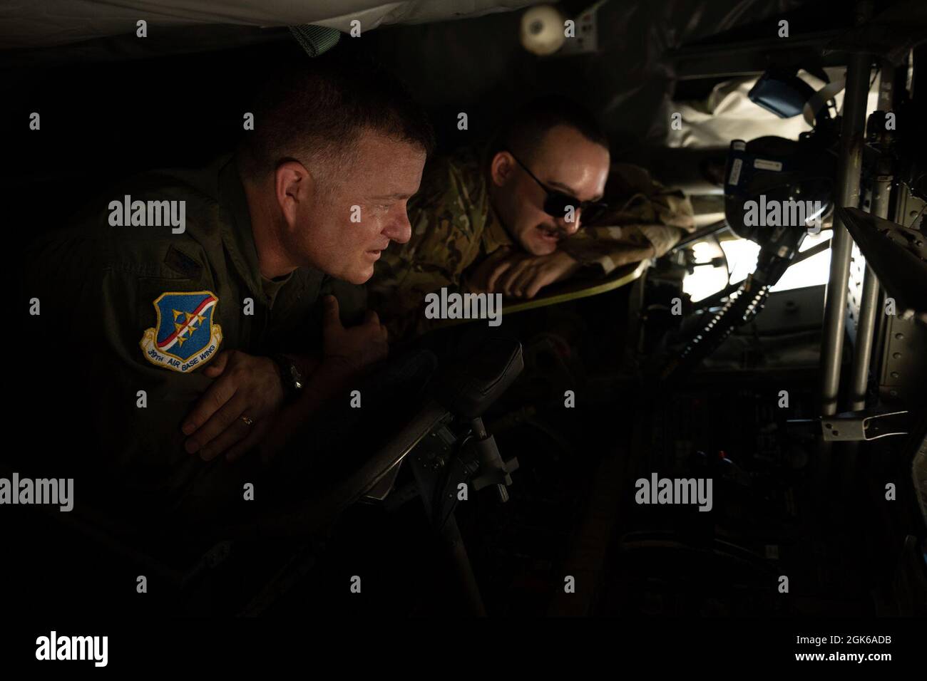 Wing aerial refueling pod hi-res stock photography and images - Alamy