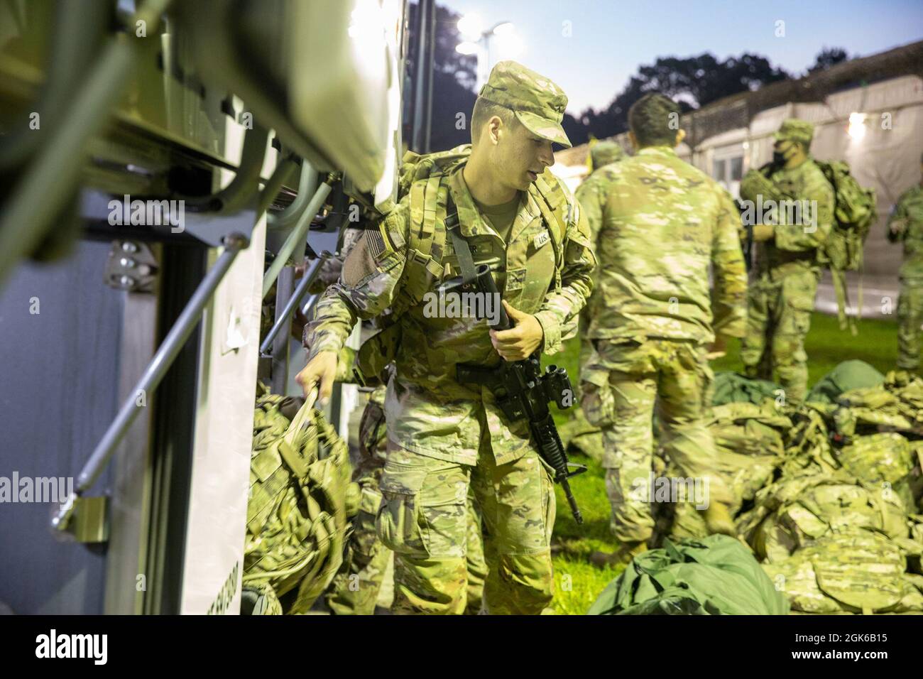 Paratroopers assigned to the 82nd Airborne Division currently assigned ...