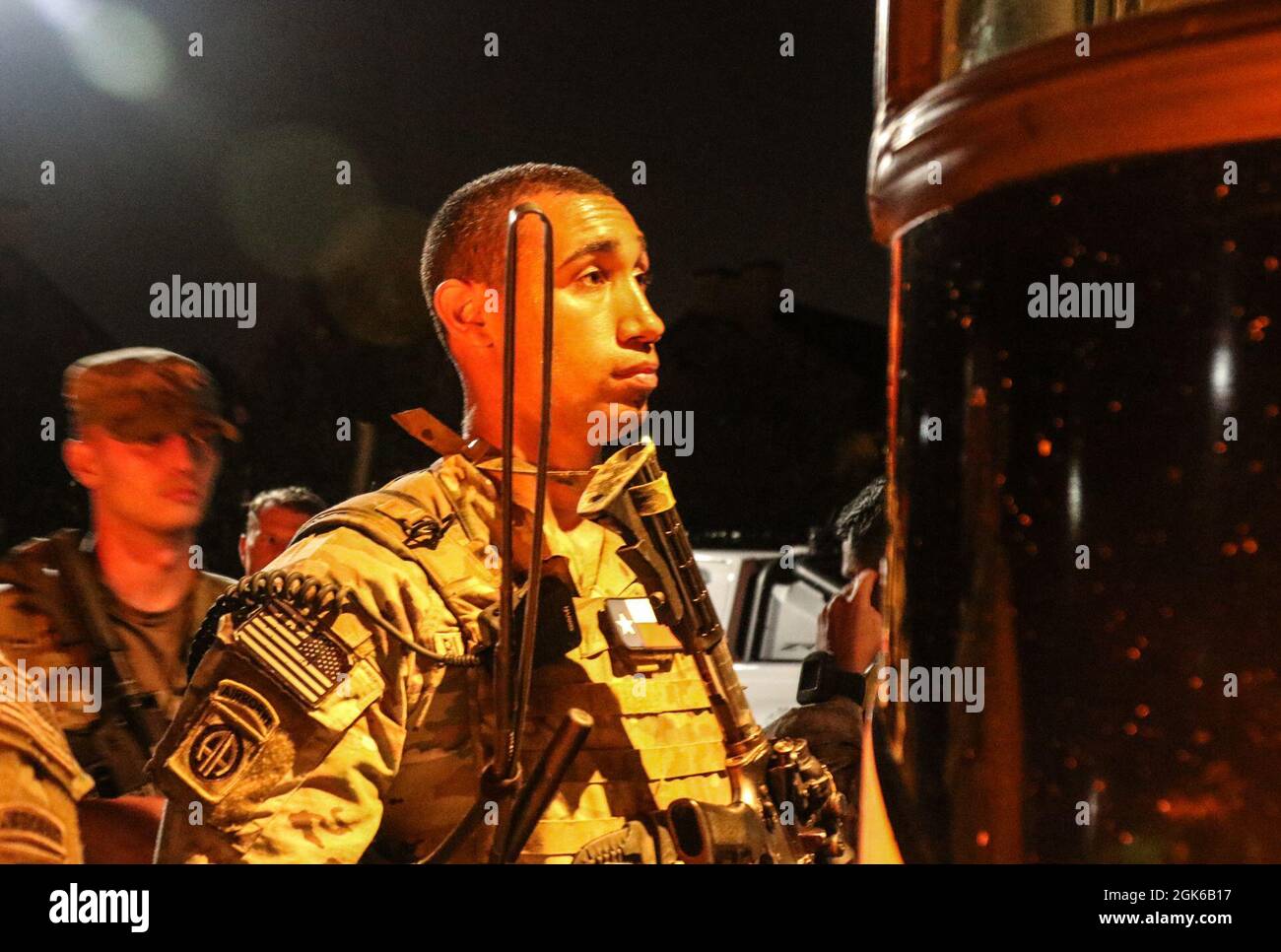 U.S. Army Paratroopers assigned to 82nd Airborne Division load onto ...