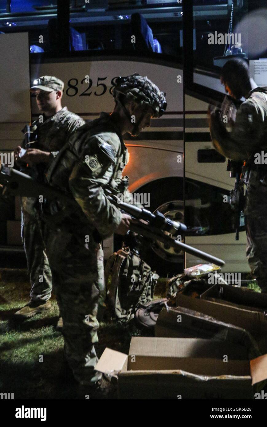 U.S. Army Paratroopers assigned to 82nd Airborne Division load onto ...