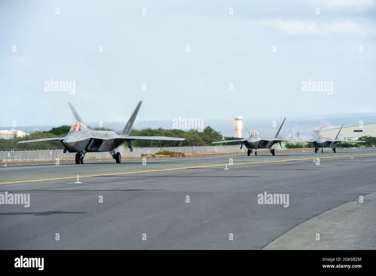 Hawaii Air National Guard F-22 Raptors taxi down the flight line Aug ...