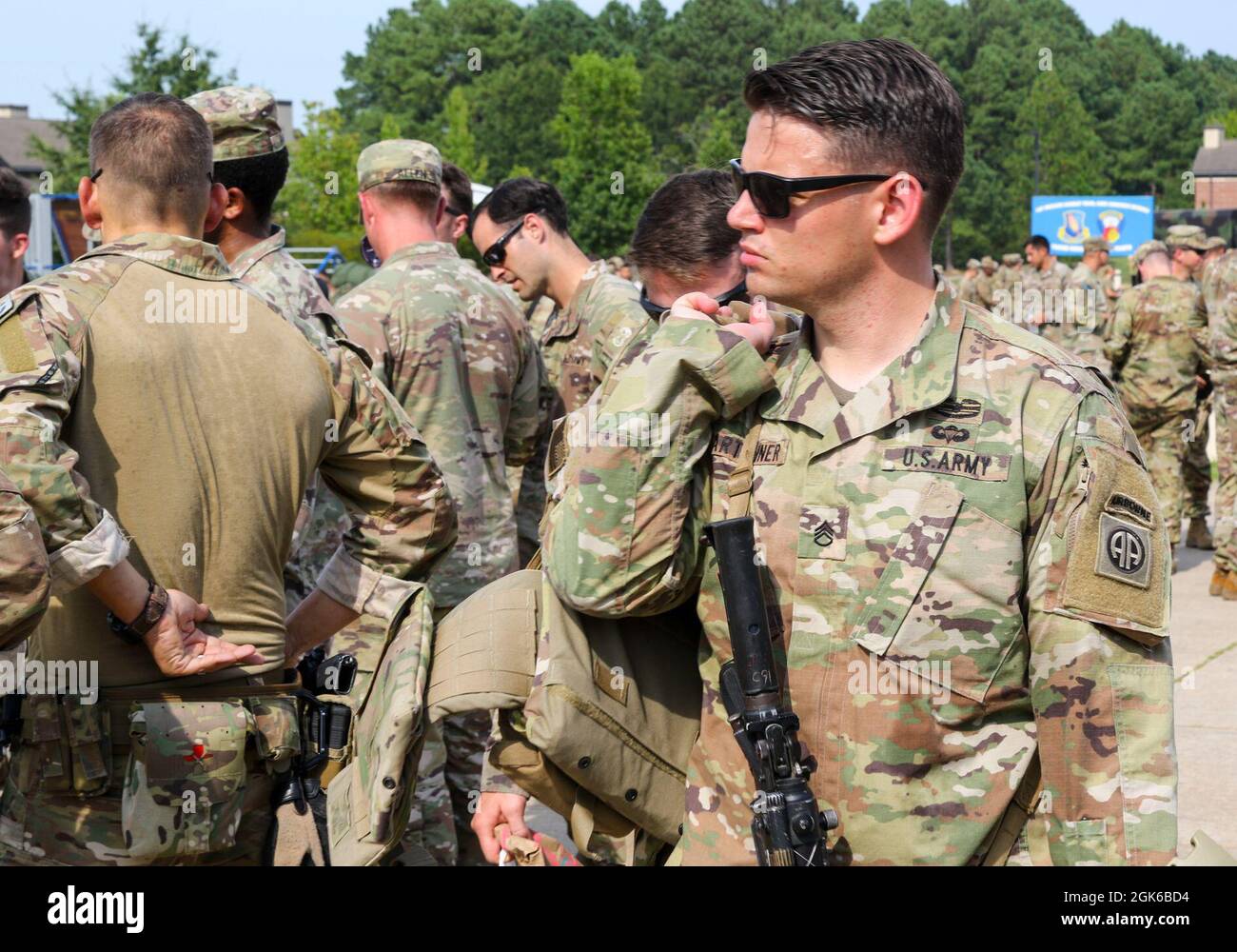 U.S. Army Paratroopers assigned to 82nd Airborne Division prepare ...