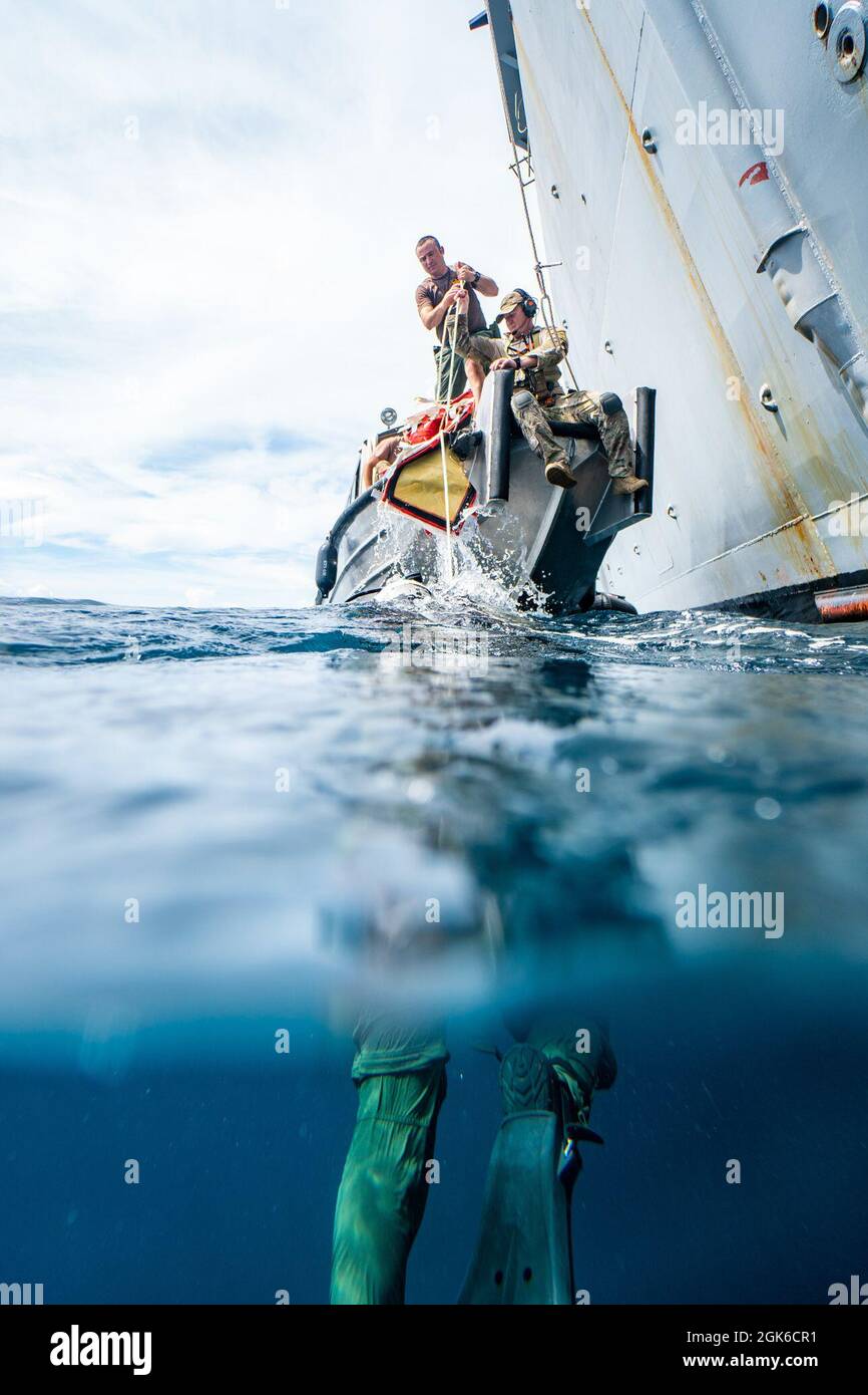 Navy Divers, assigned to Mobile Diving Salvage Unit (MDSU) 2, conduct ...