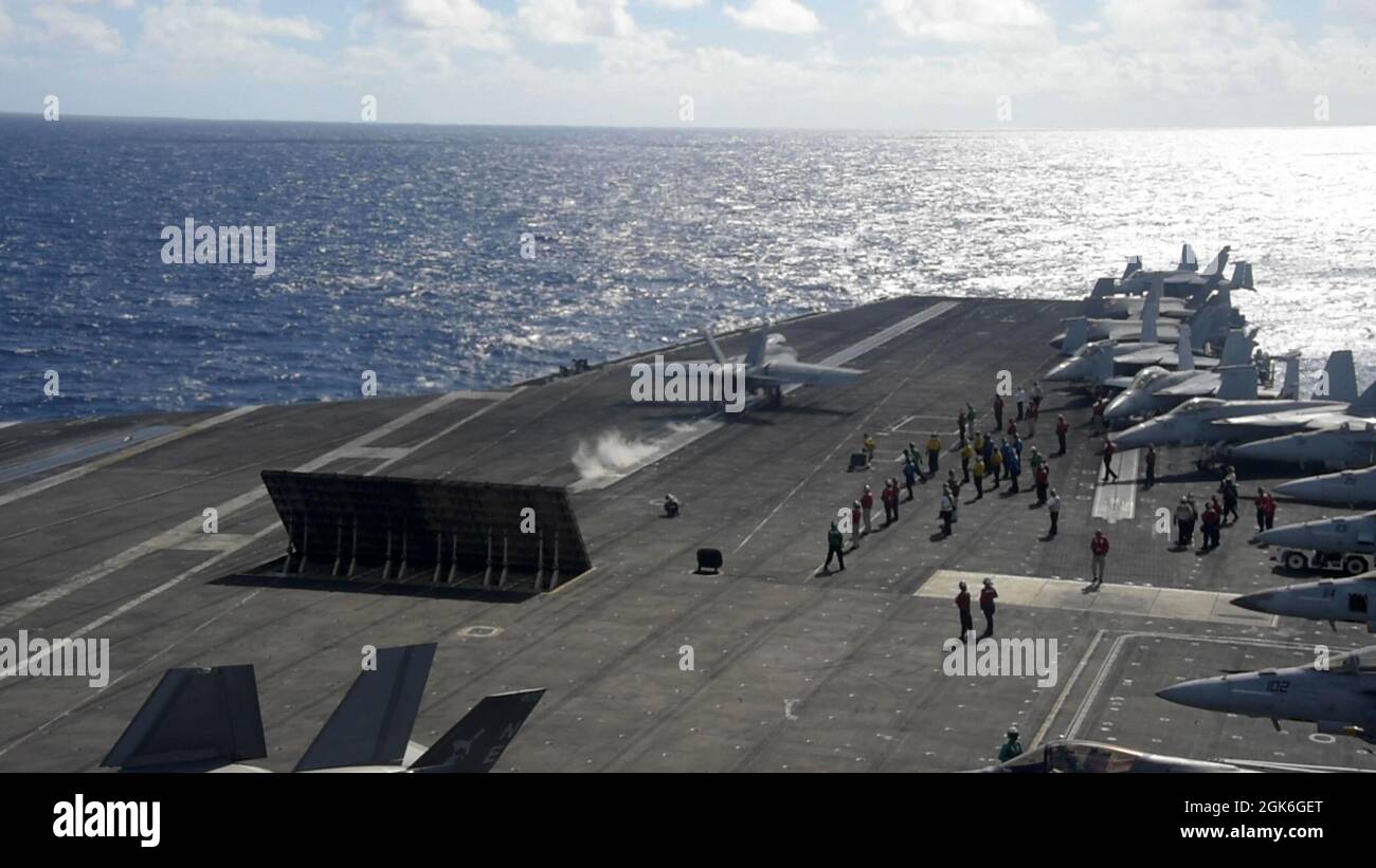 PACIFIC OCEAN (August 15, 2021) An F/A-18E Super Hornet, assigned to ...