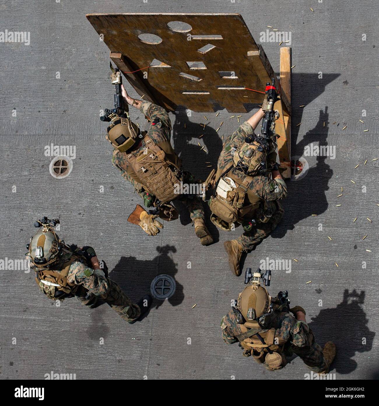 U.S. Marines with Force Reconnaissance Platoon (FRP), 31st Marine ...