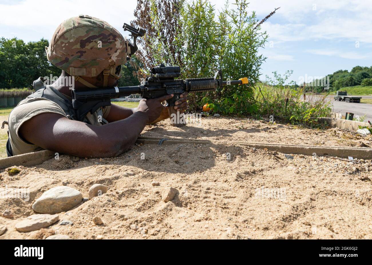 Hesco barrier hi-res stock photography and images - Alamy