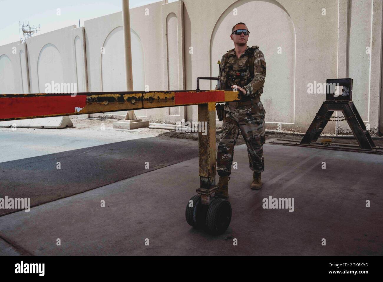 U.S. Air Force Staff Sgt. Jonathan O’Leary, 380th Expeditionary ...