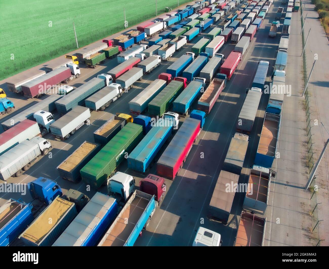 Trucks in line at the terminal in the port for unloading grain Stock ...