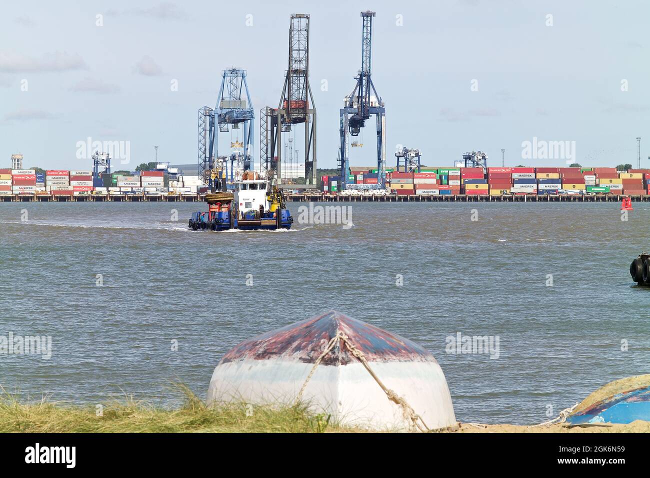Anti-polution vessel Haven Hornbill approaching Harwick dock Stock ...