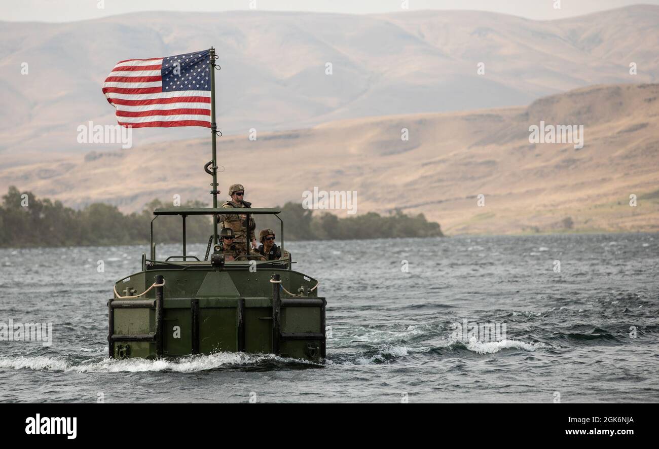 U.S. Army soldiers from the 671st Multi-Role Bridge Company, 321st ...