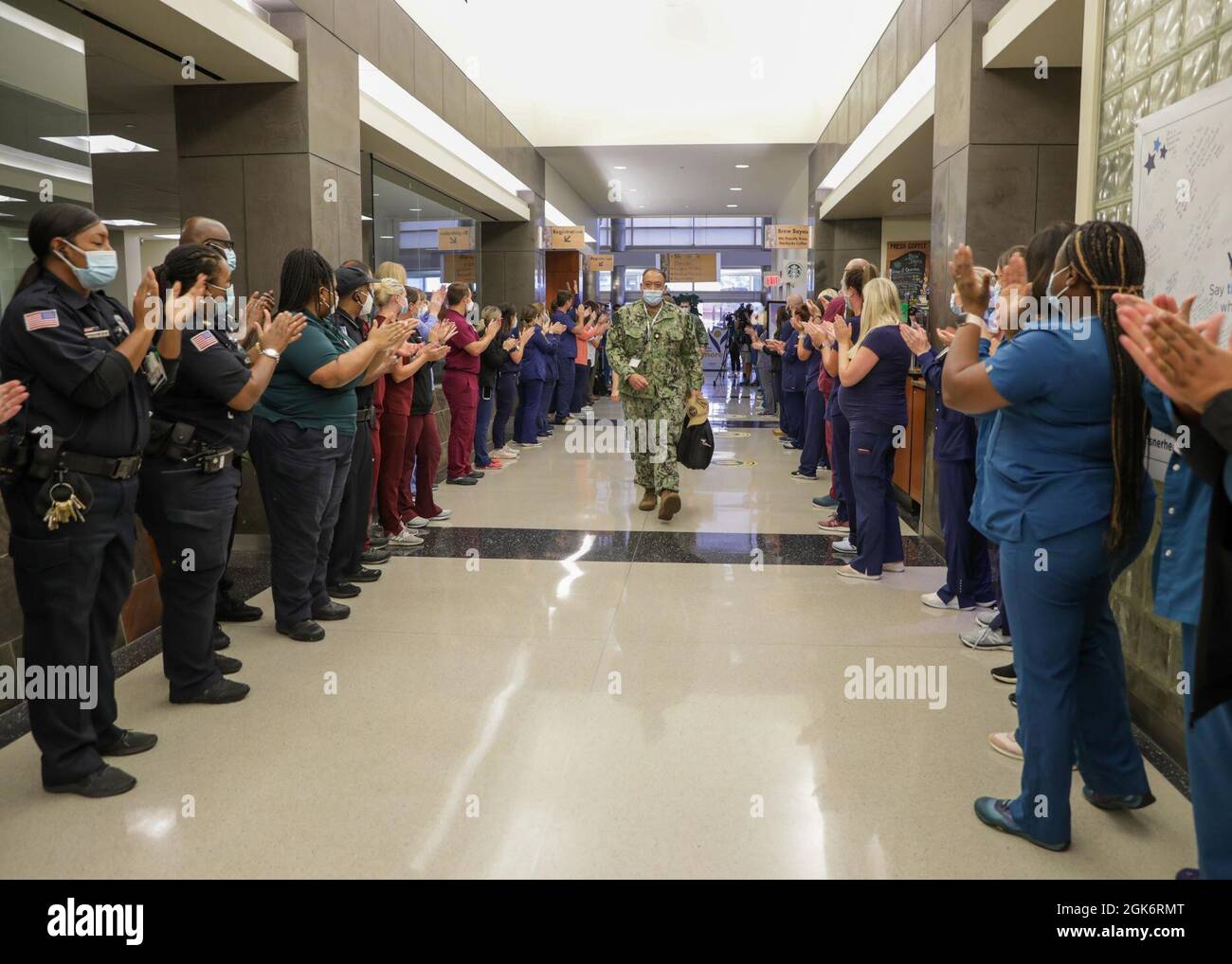LAFAYETTE, La. - Ochsner Lafayette General Medical Center staff welcome ...