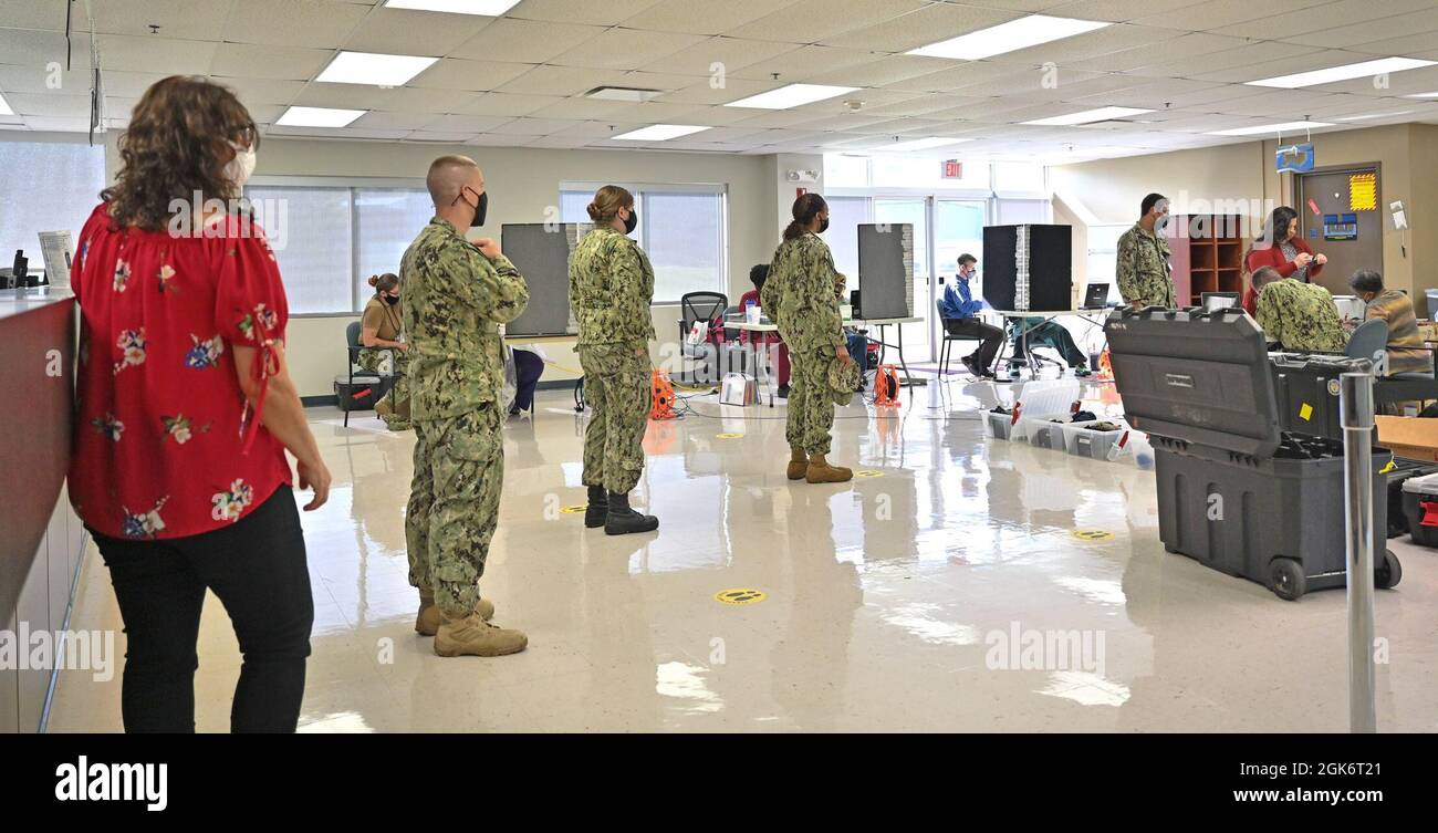 210818-N-HN101-1001 (SUFFOLK, Va) - Navy Cyber Defense Operations ...