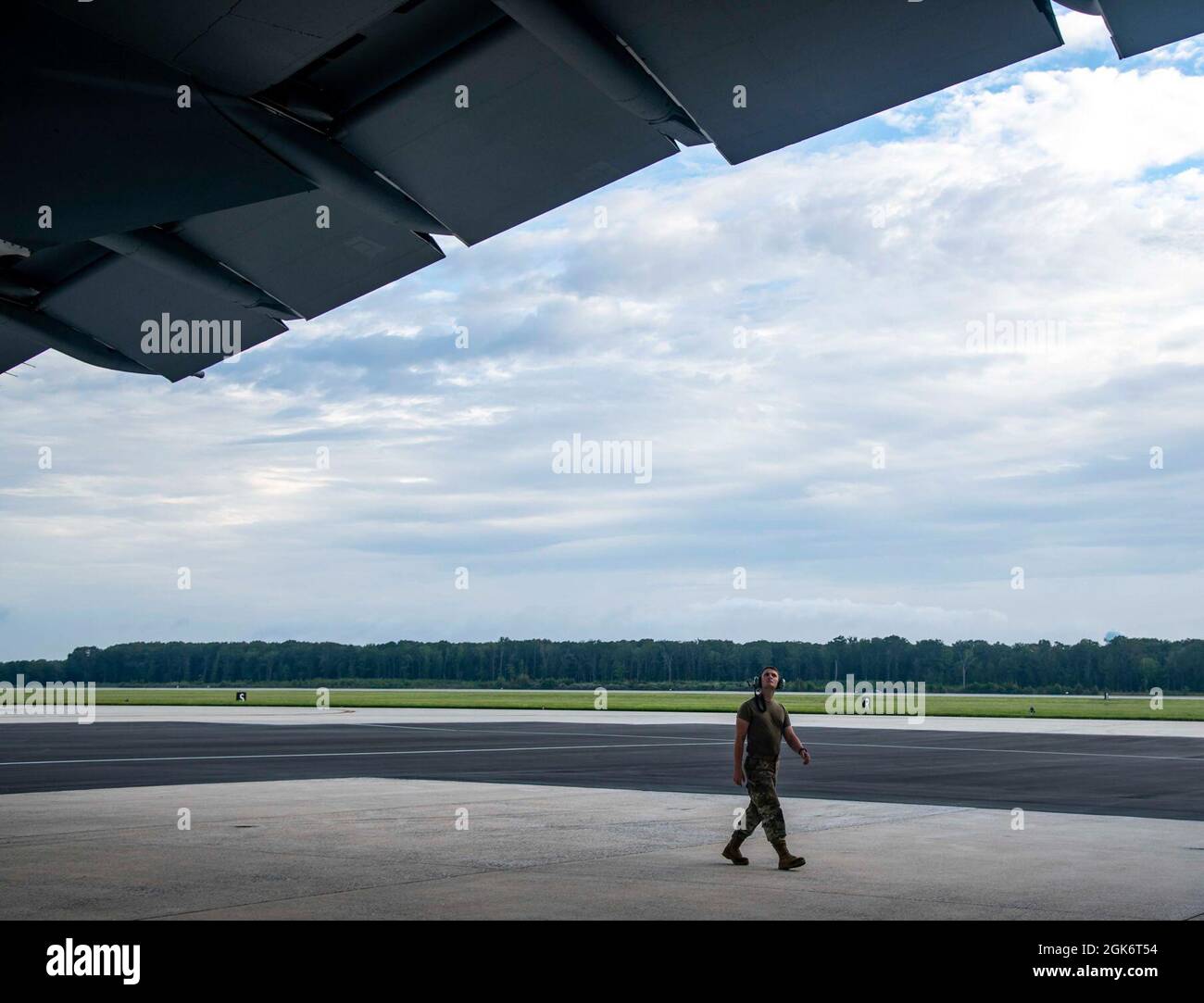 436th aircraft maintenance squadron hi-res stock photography and images ...