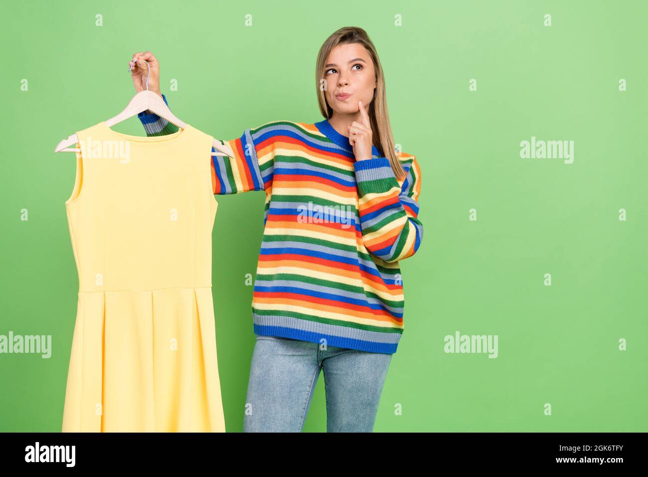 Fitting Room Girl High Resolution Stock Photography and Images - Alamy