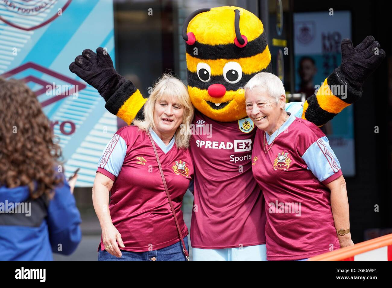 Burnley fans poses for a photo with Bertie Bee Picture by Steve Flynn ...