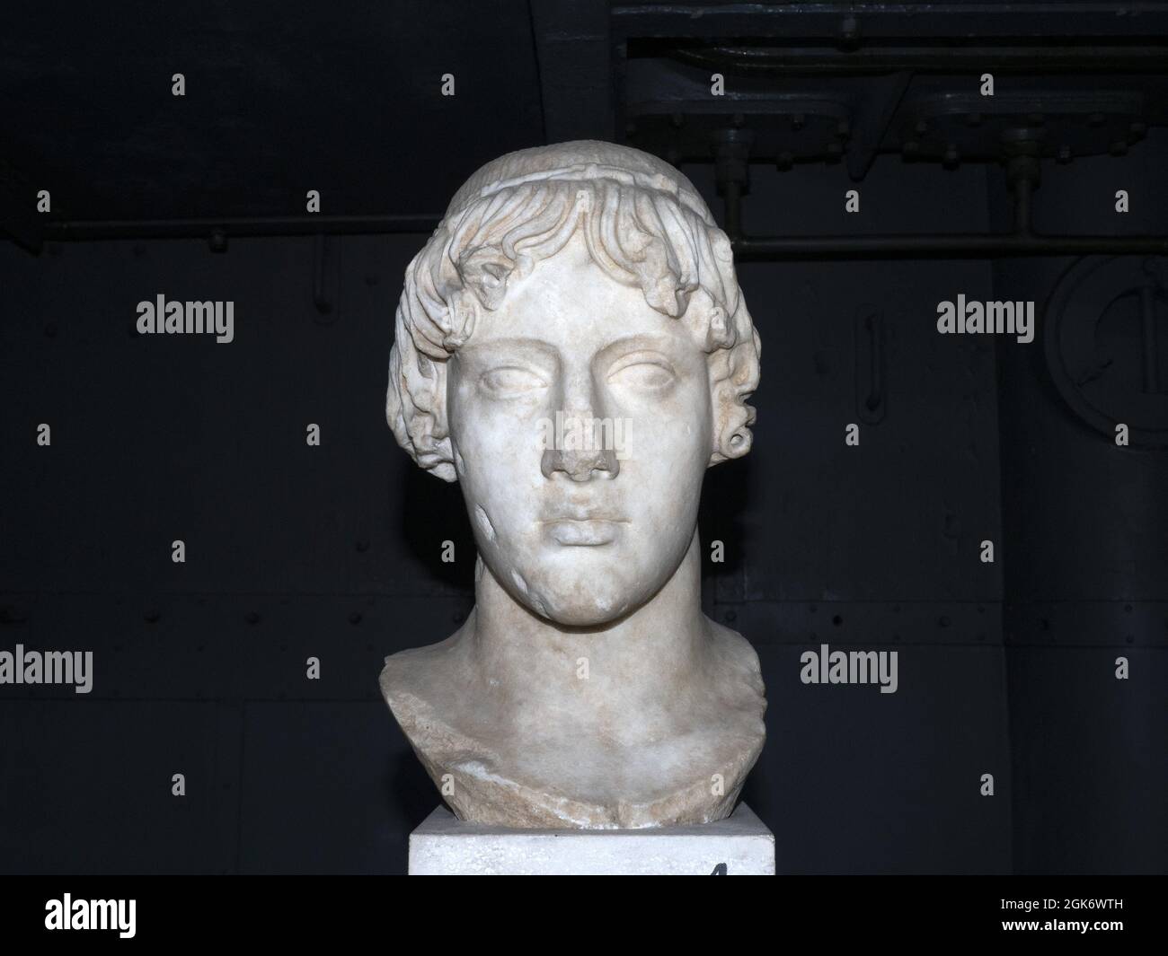 Apollo god old roman marble statue detail Stock Photo - Alamy
