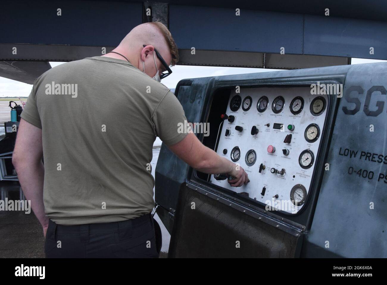 9th aircraft maintenance squadron hi-res stock photography and images ...
