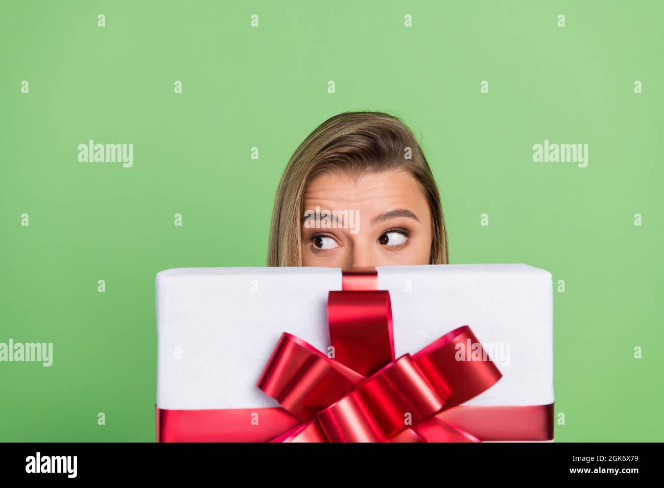 Photo portrait girl hiding face behind big present box isolated pastel ...