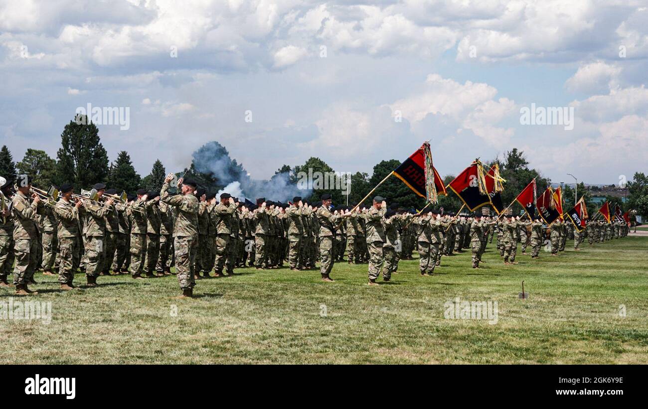 The 4th Infantry Division participate in the division change of command ...
