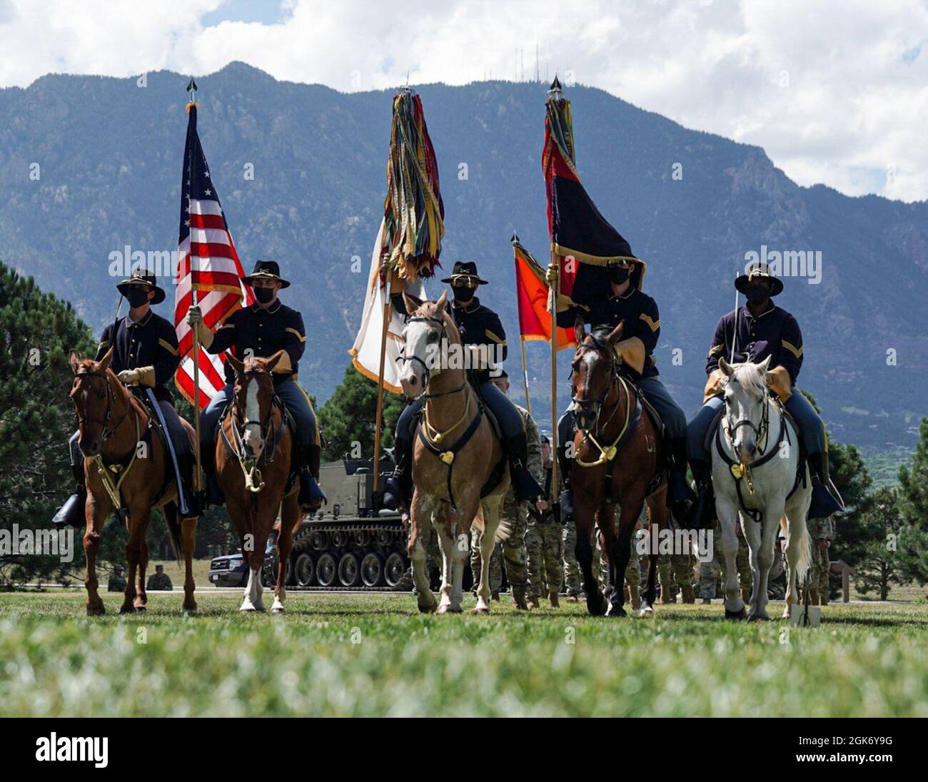 The 4th Infantry Division and Fort Carson Mounted Color Guard ...