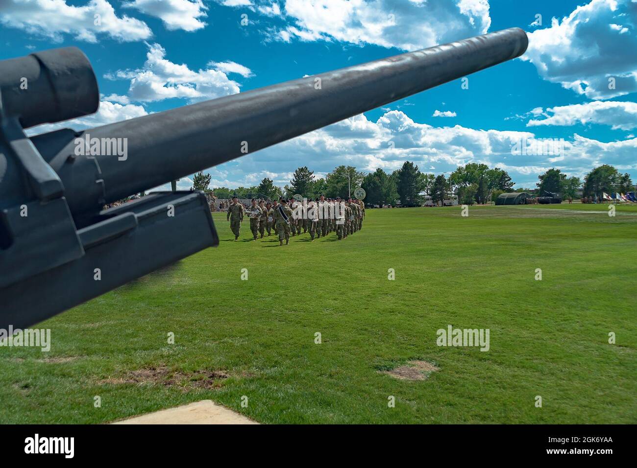 Soldiers with Bravo Battery, 2nd Battalion, 12th Field Artillery ...
