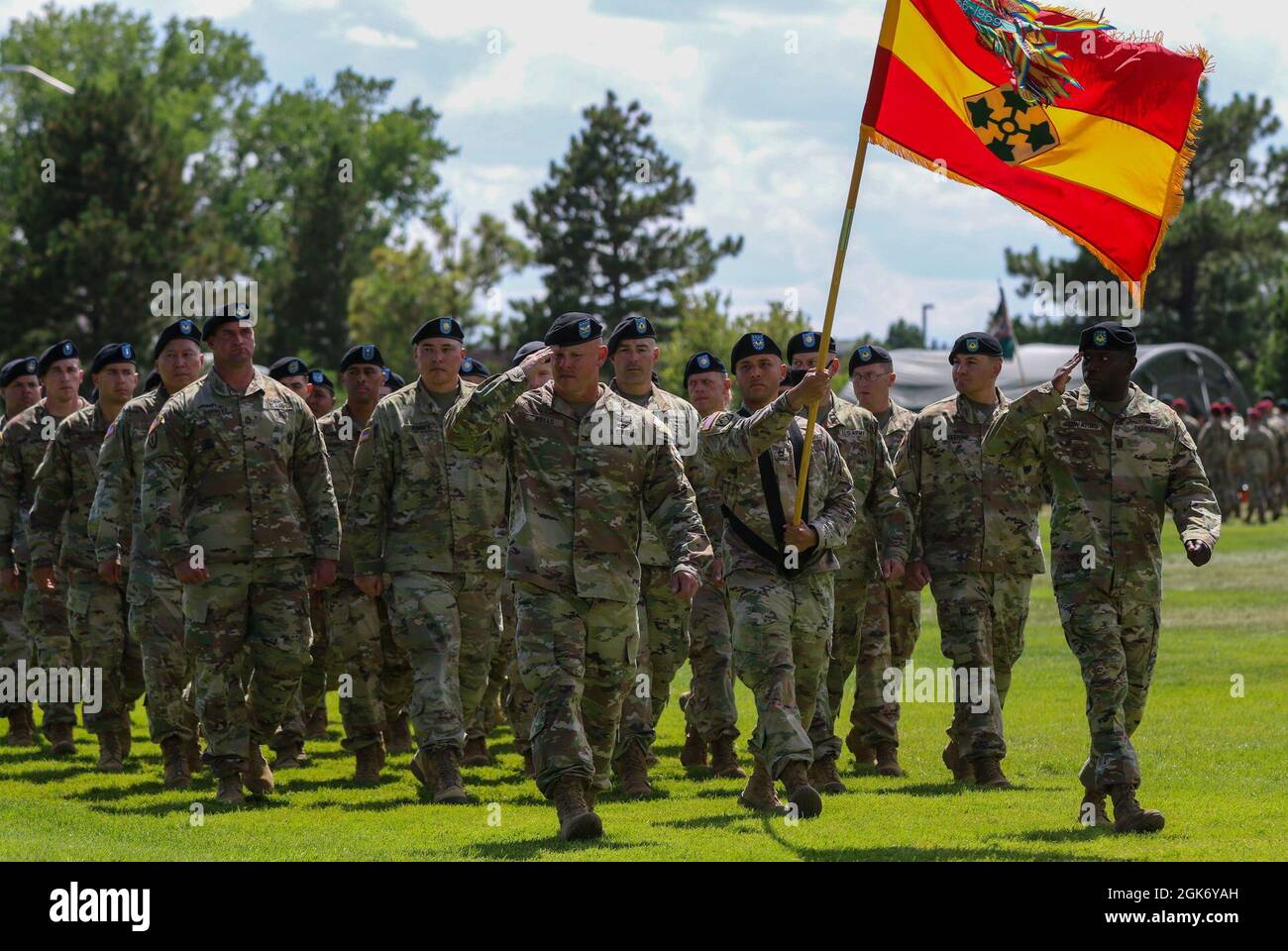 4th Infantry Division Soldiers salute Maj Gen. David Hodne, commanding ...