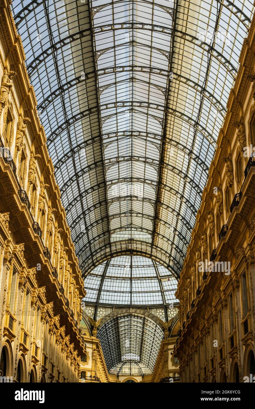 Downtown milano hi-res stock photography and images - Alamy