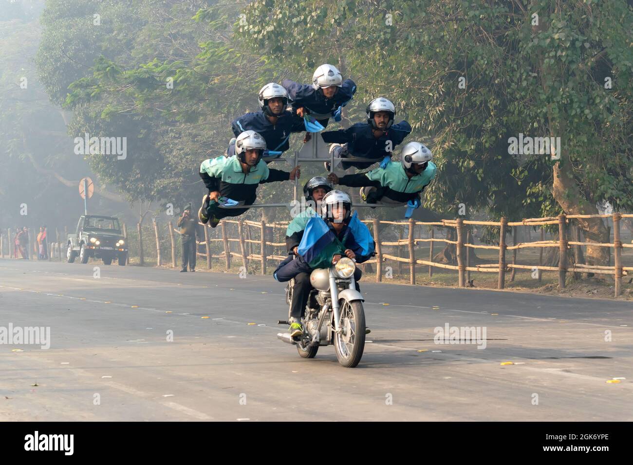 RED ROAD, KOLKATA, WEST BENGAL / INDIA - 21ST JANUARY 2018 : Indian miltary men showing their ...
