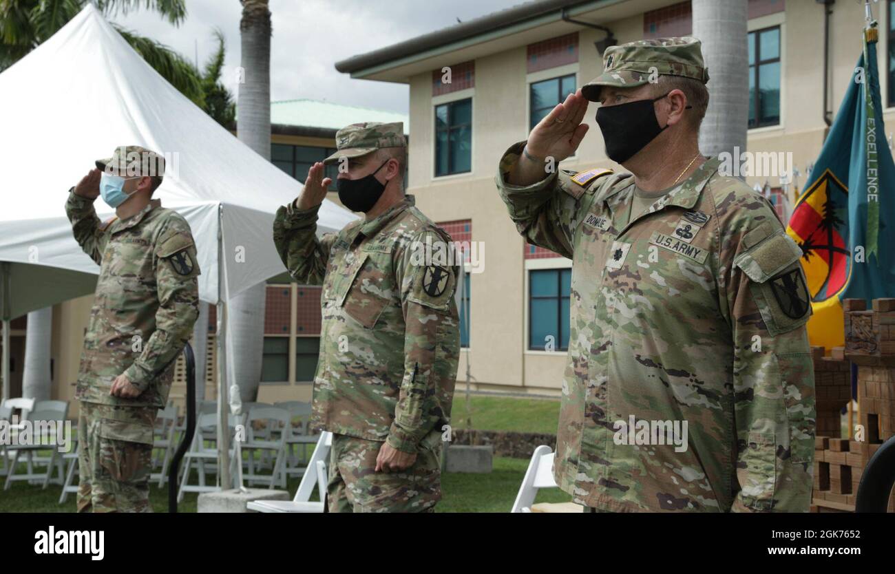 U.S. Army Reserve Soldiers from the official party of the 411th ...