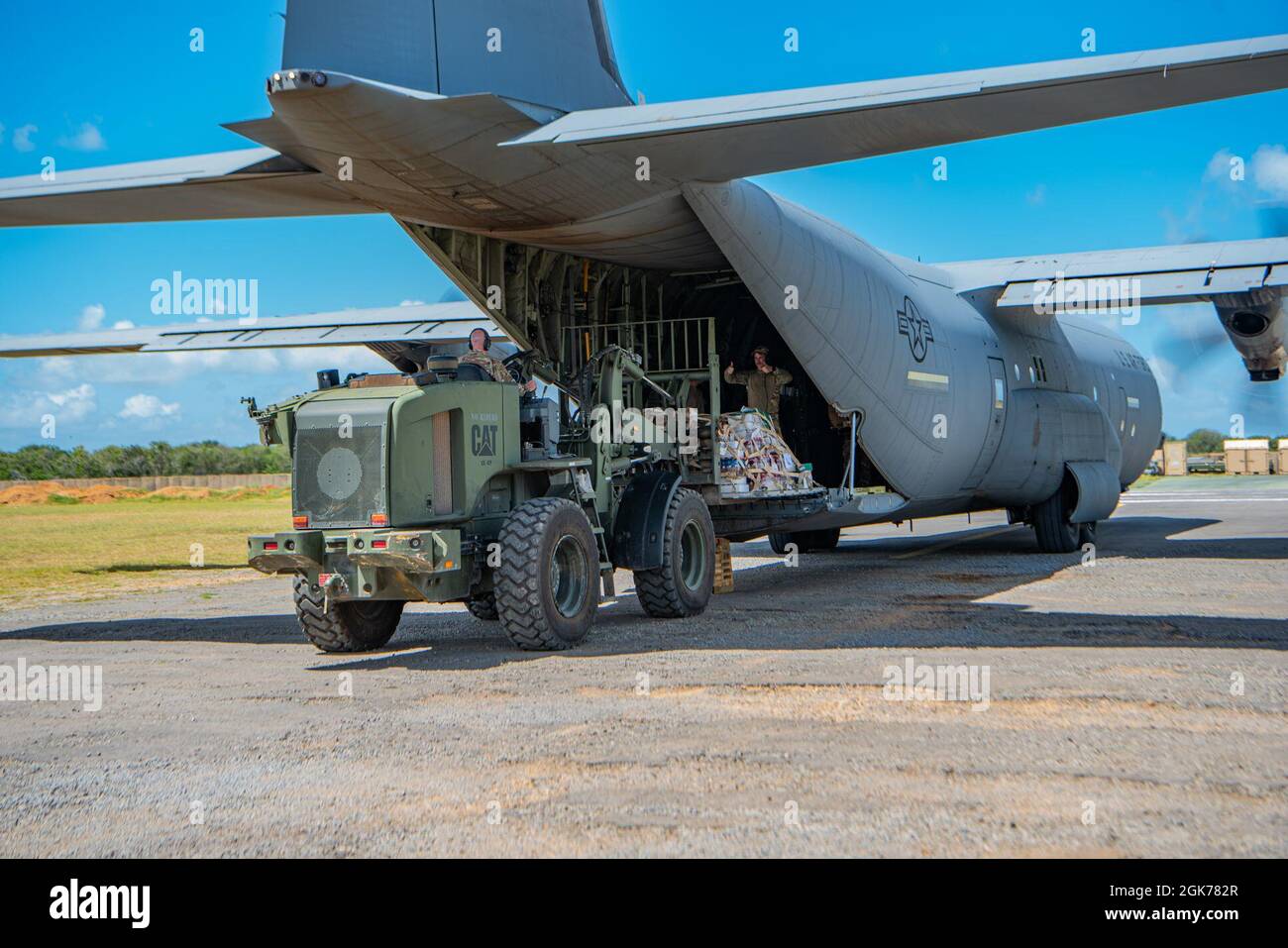 C 130 cargo loading hi-res stock photography and images - Alamy
