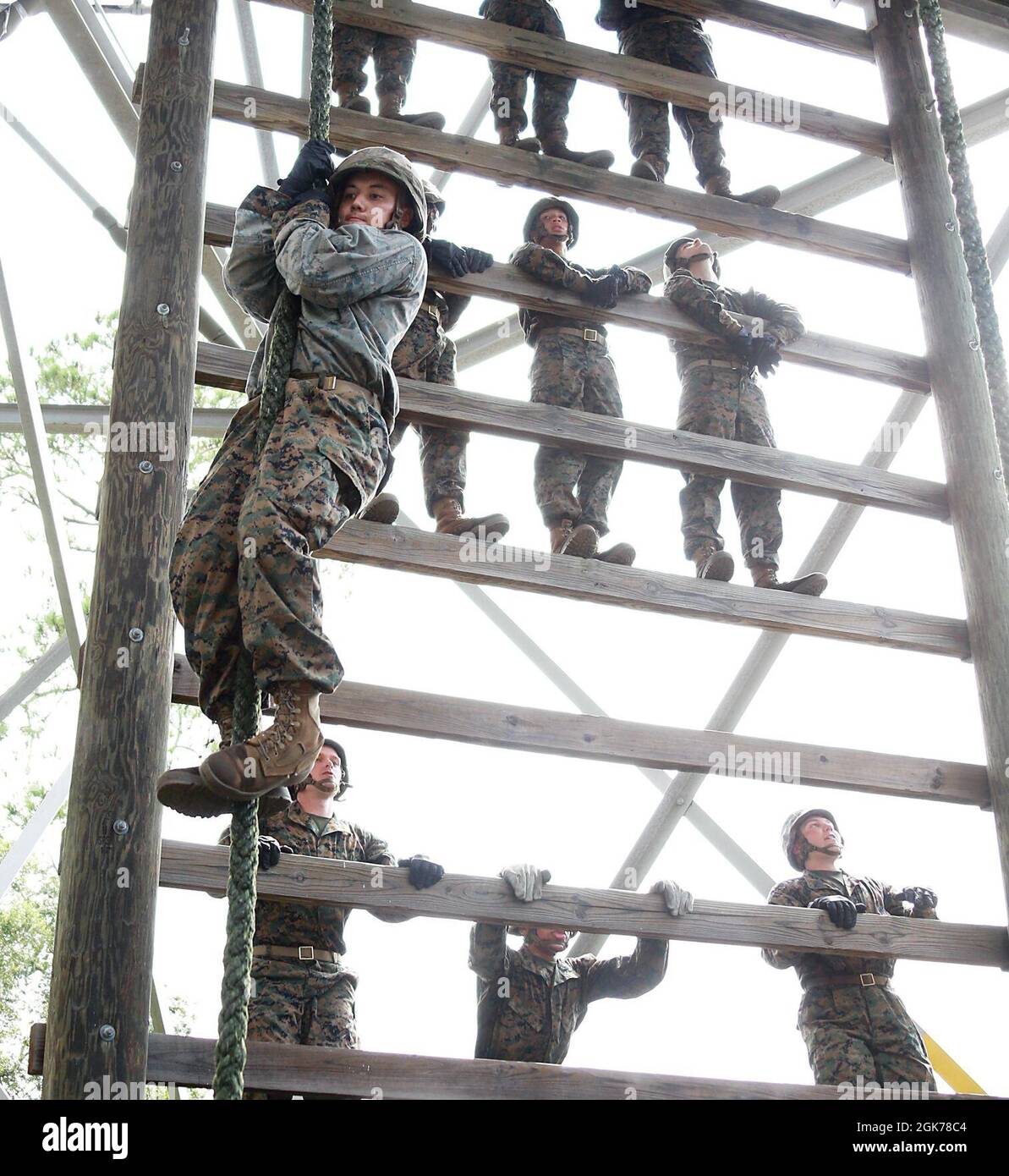 Recruits with Kilo Company, 3rd Recruit Training Battalion, complete ...