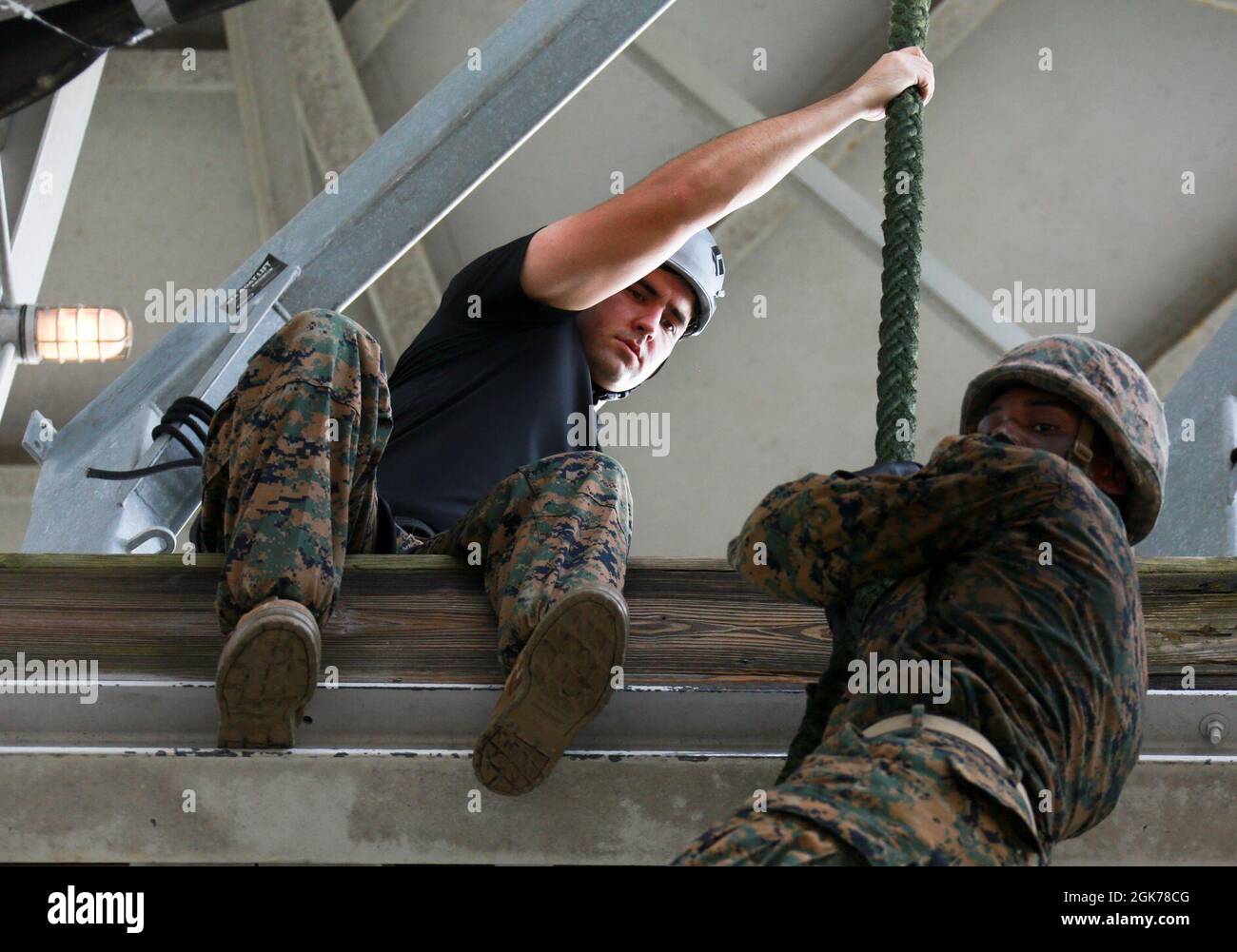 An instructor with Weapons and Field Training Battalion teaches ...
