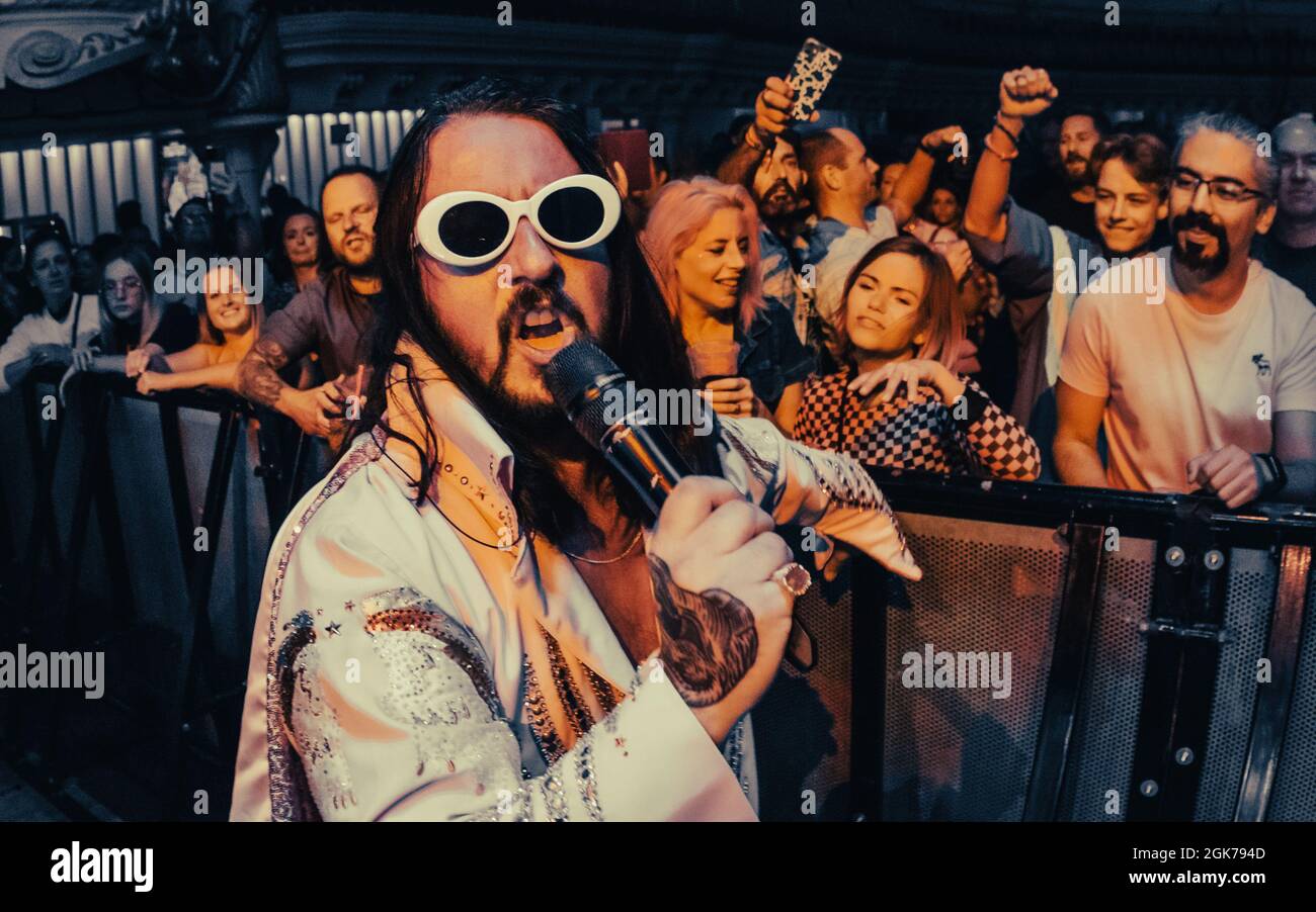 Nirvana band hi-res stock photography and images - Alamy