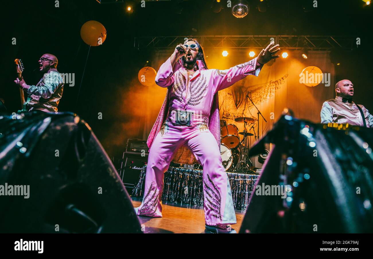 Elvana elvis fronted nirvana hi-res stock photography and images - Alamy