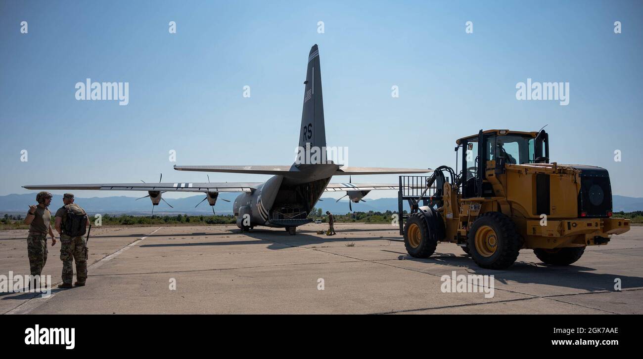 Hercules aircraft cargo ramp hi-res stock photography and images - Alamy