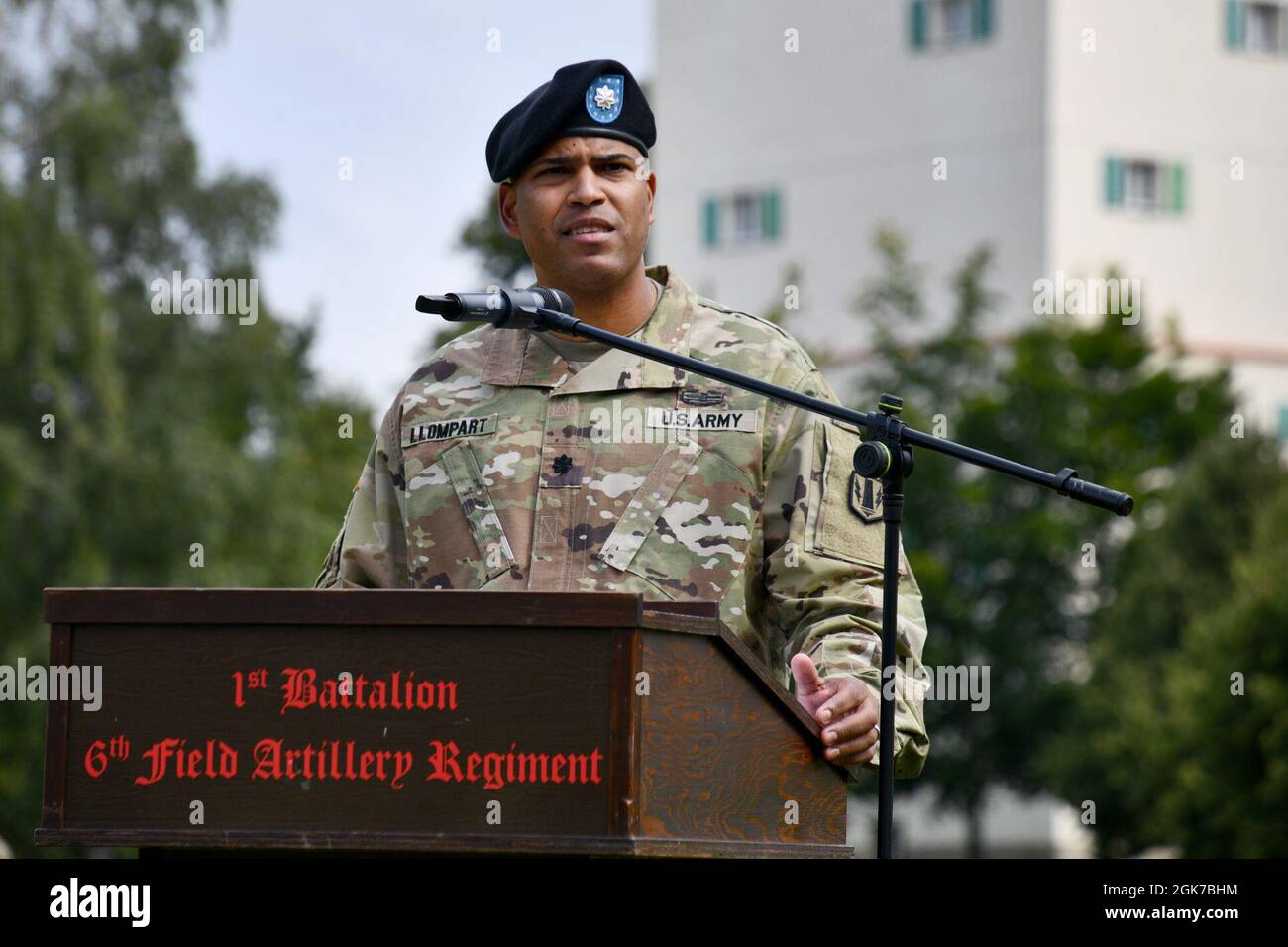 The 1st Battalion, 6th Field Artillery Regiment outgoing commander U.S ...