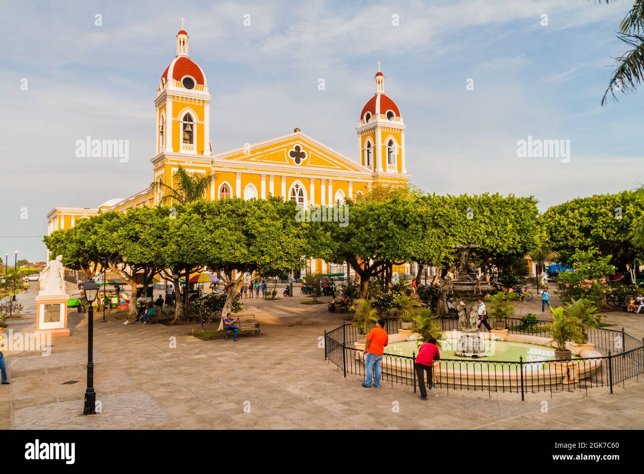 Granada nicaragua parque central hi-res stock photography and images ...