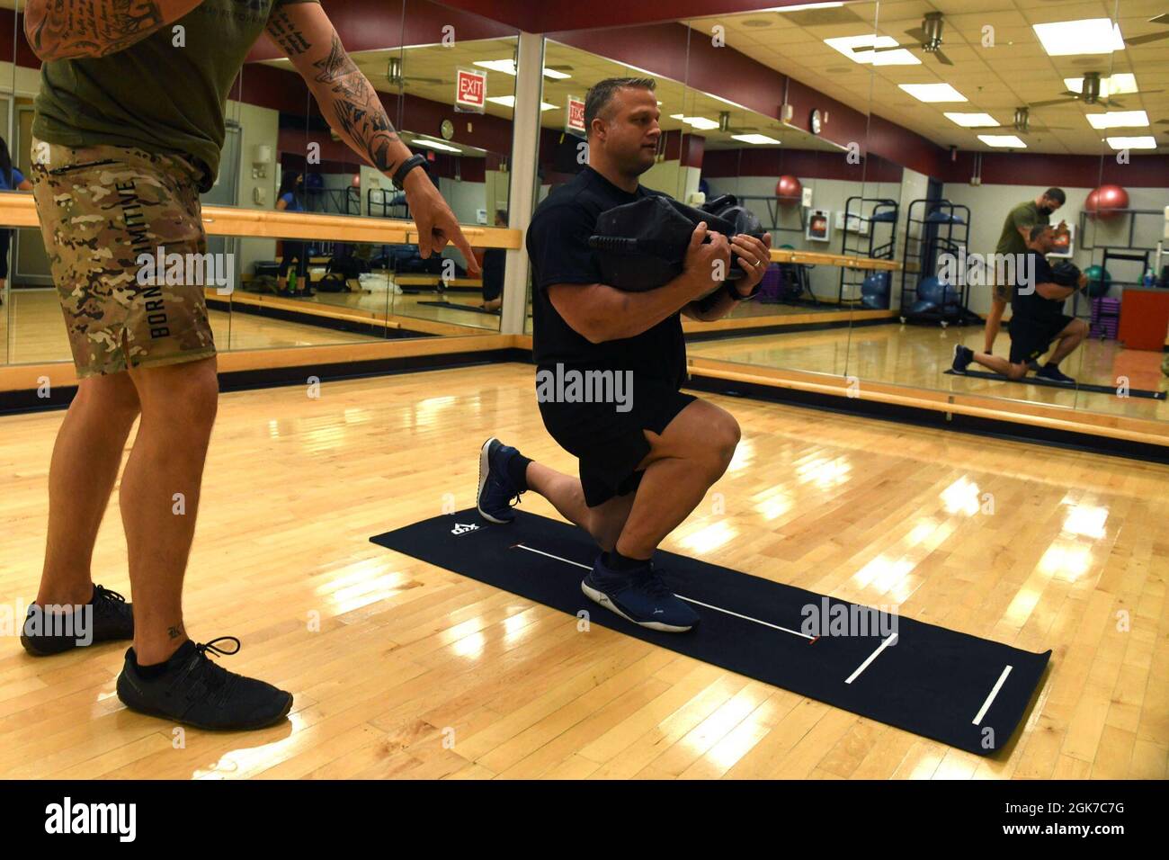 Lunge test hi-res stock photography and images - Alamy