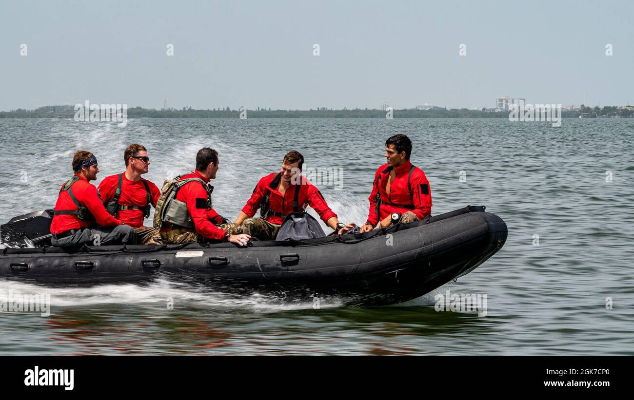 Team jumping in water hi-res stock photography and images - Alamy