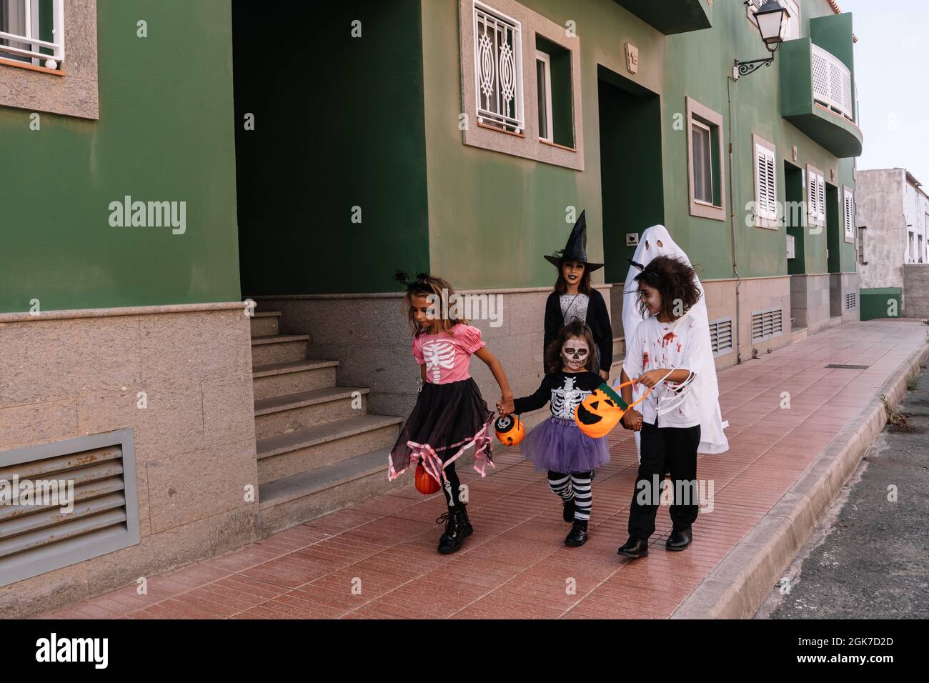 Boy dressed up skeleton hi-res stock photography and images - Alamy