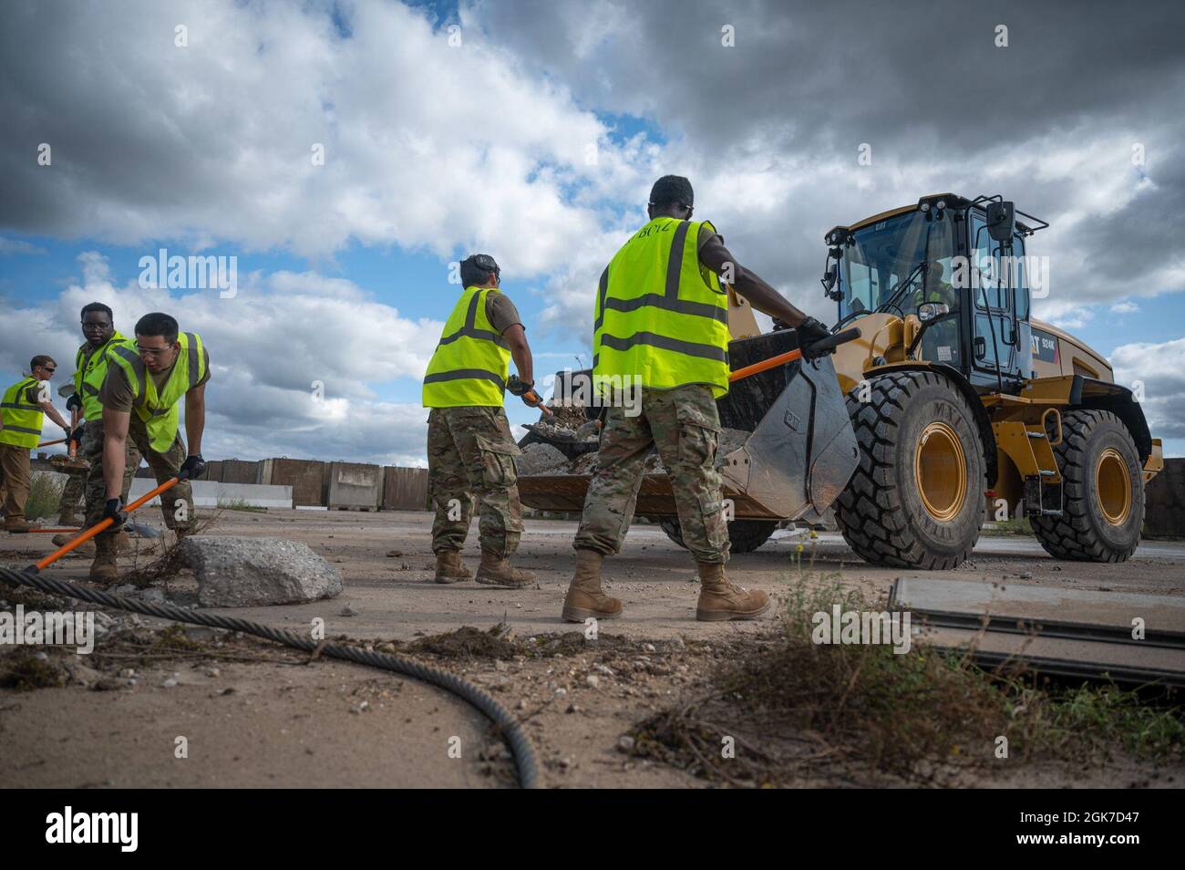 Rapid runway repair hi-res stock photography and images - Alamy