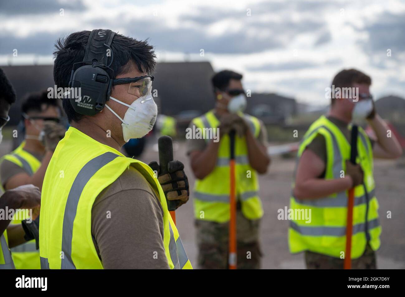 Rapid runway repair hi-res stock photography and images - Alamy