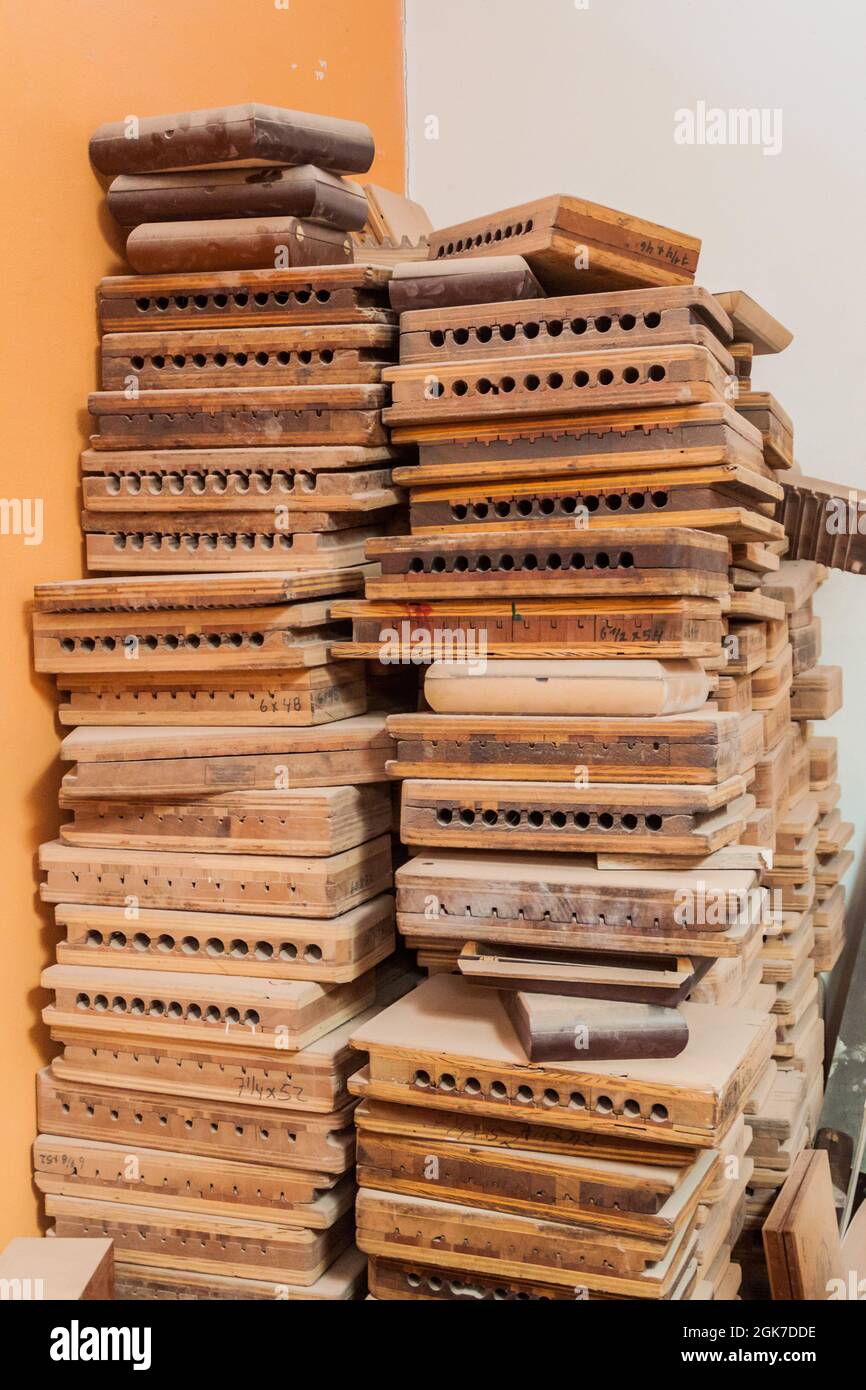 Wooden cigar forms in cigar factory in Esteli, Nicaragua Stock Photo ...