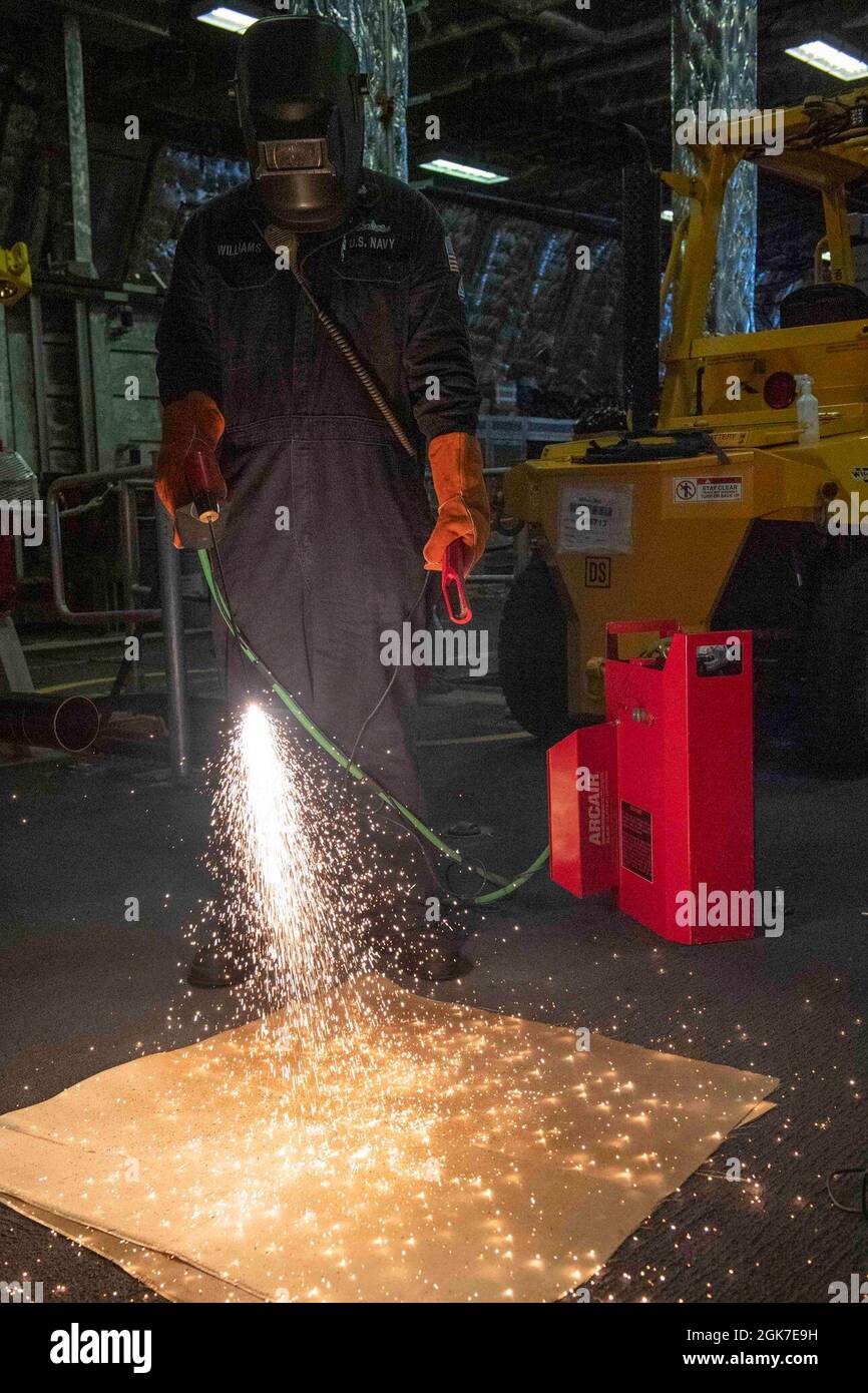Exothermic cutting hi-res stock photography and images - Alamy