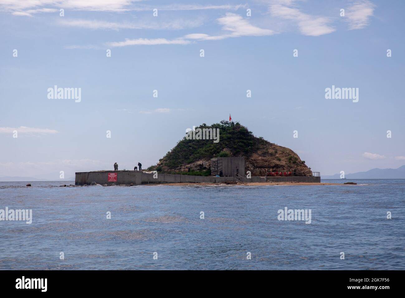 U.S. Marine Explosive Ordnance Disposal (EOD) technicians with ...