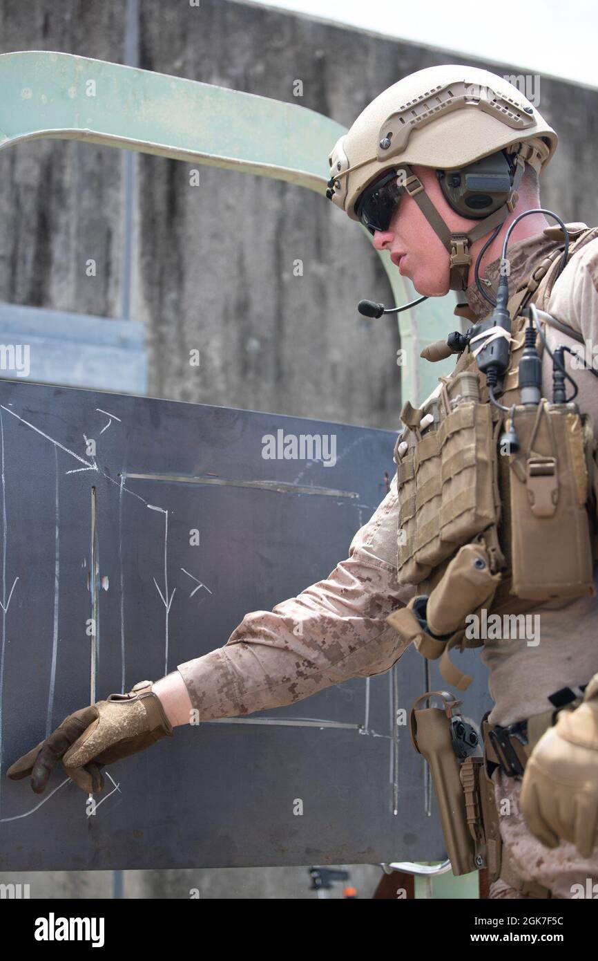 Breaching techniques hi-res stock photography and images - Alamy