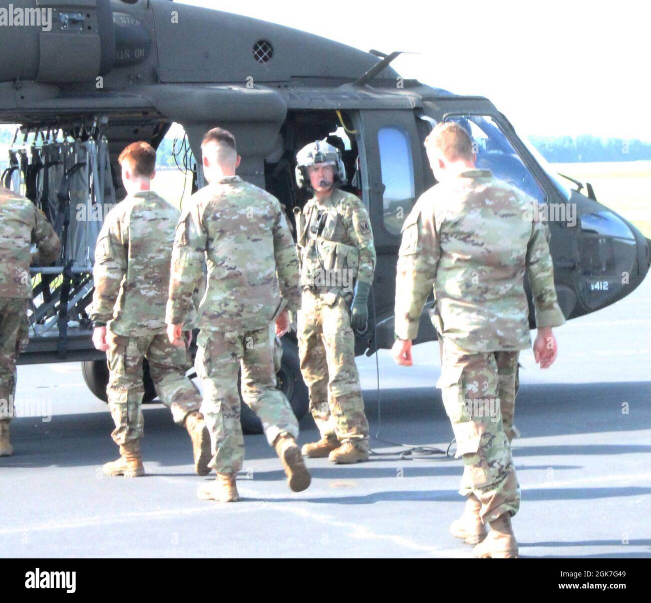North Carolina National Guard Soldiers assigned to Charlie Company, 1st ...