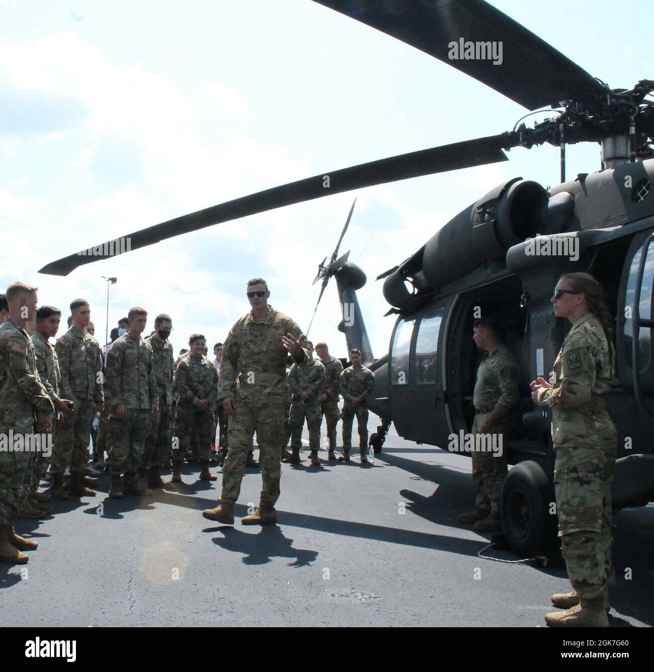 North Carolina National Guard Soldiers assigned to Charlie Company, 1st ...