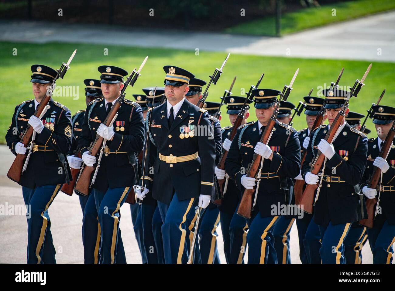 Soldiers from the 3d U.S. Infantry Regiment (The Old Guard) march onto ...